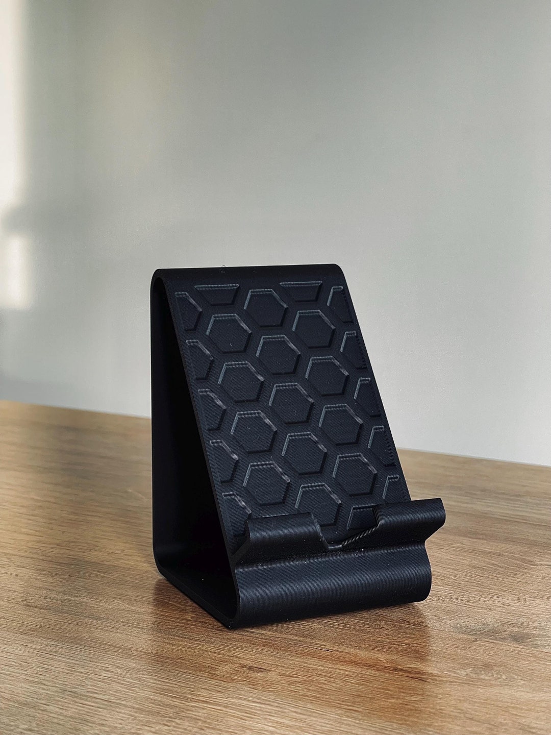 Hexagonal Pattern Black Phone Stand – Strong and Durable With Non-slip ...