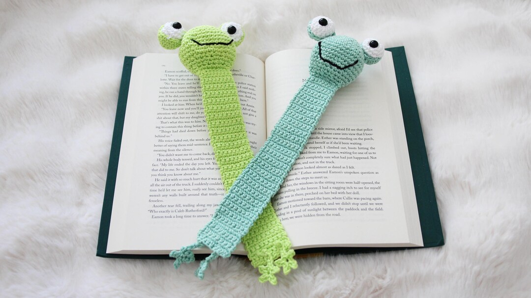 Crochet Frog Bookmark: Handmade Cotton Book Accessory - Etsy