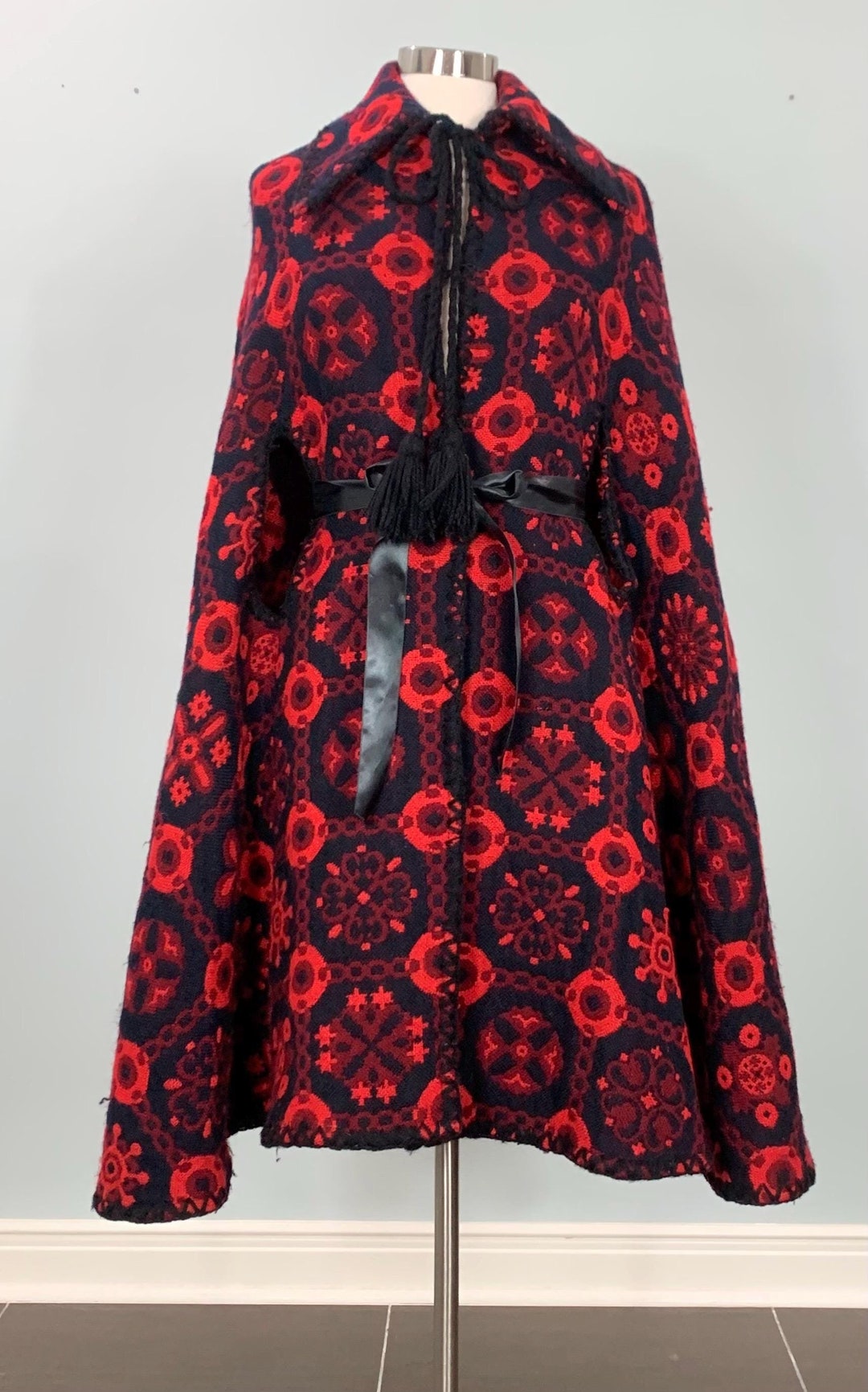 Two Tone Red and Black Geometric Tapestry Cloak Size S/M 70s Black and ...
