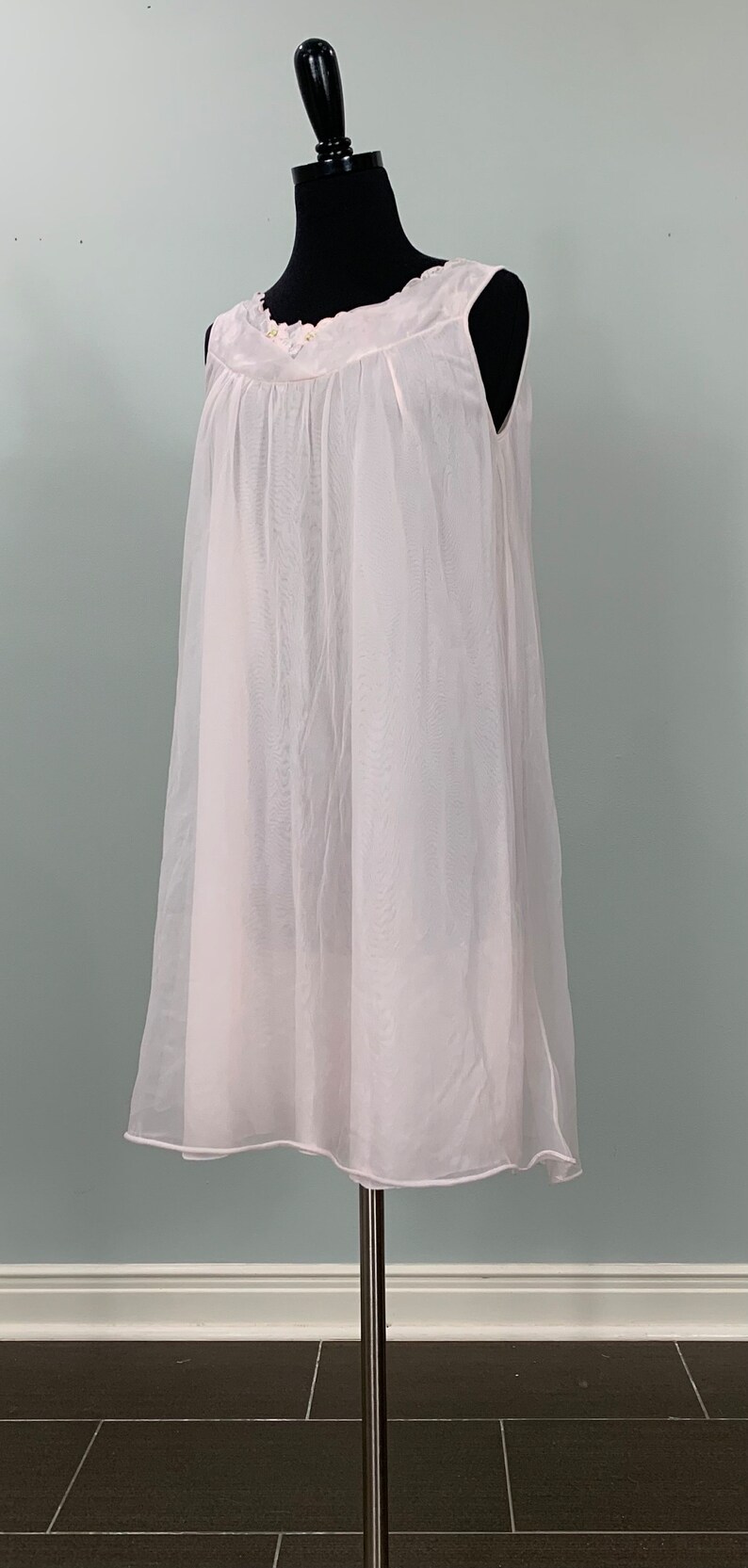 Light Pink Chiffon Nightie by Radcliffe - Size 4/6 - 60s Pink Chiffon ...