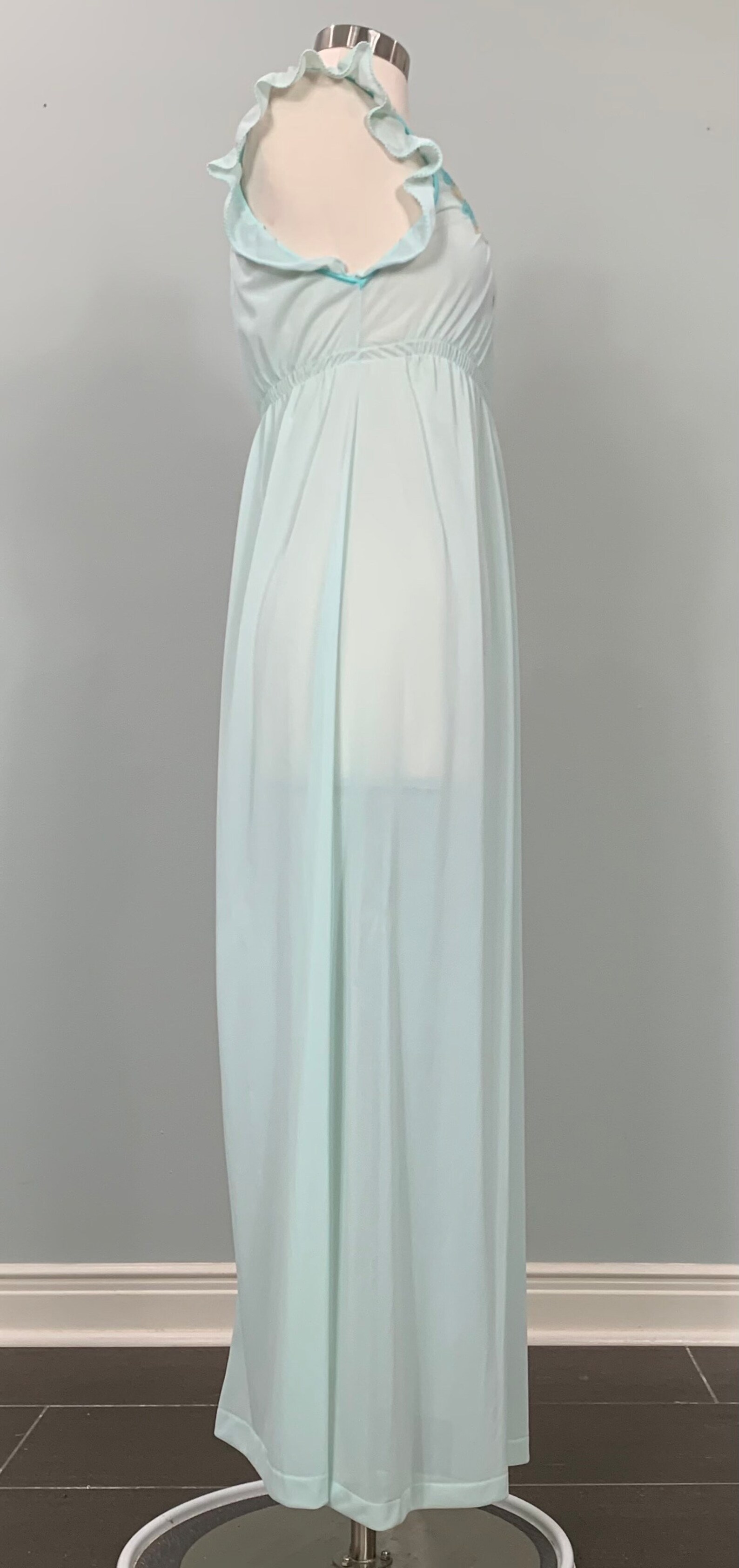 Light Blue Night Gown With Ruffled Cap Sleeve by Gossard Artemis Size 2 ...