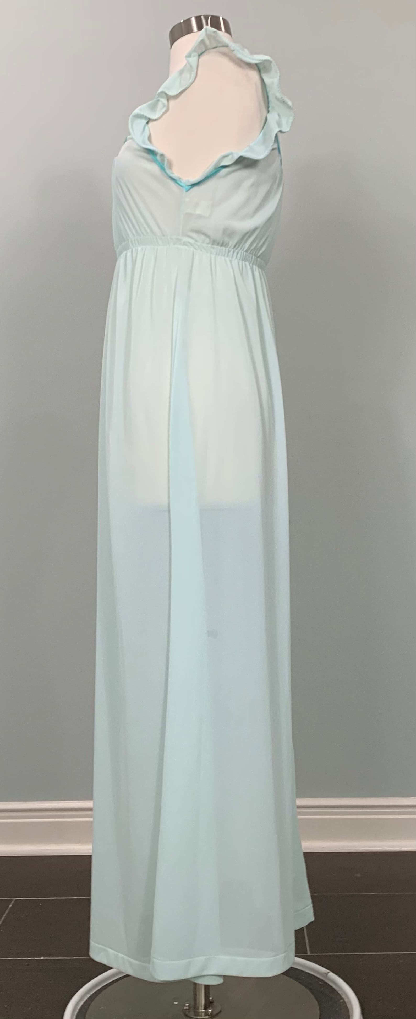 Light Blue Night Gown With Ruffled Cap Sleeve by Gossard Artemis Size 2 ...