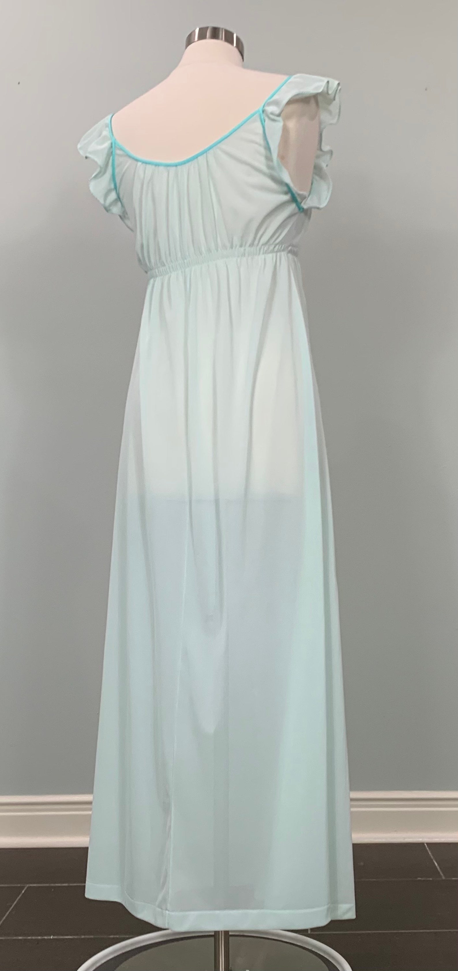 Light Blue Night Gown With Ruffled Cap Sleeve by Gossard Artemis Size 2 ...