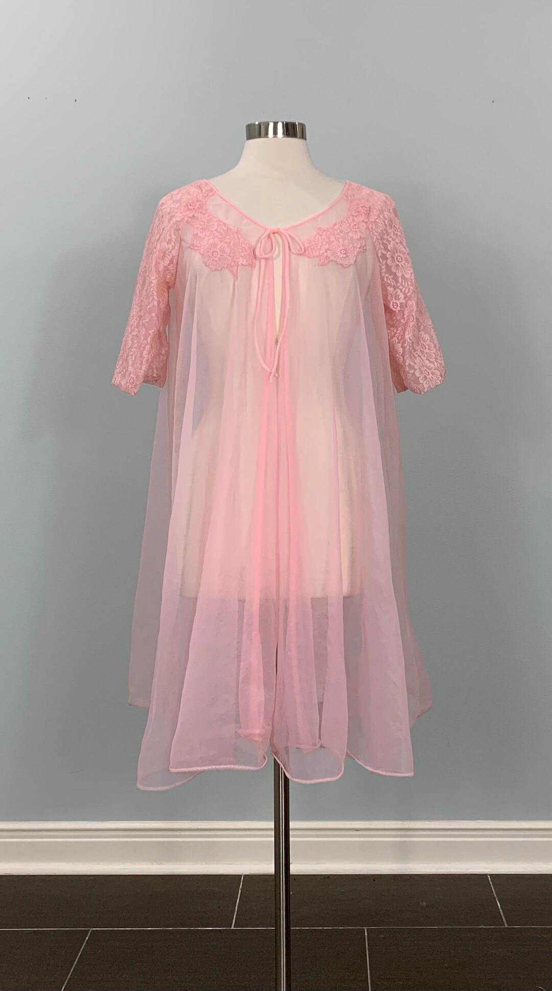 1960s Pink Chiffon Peignoir Robe by Al Sterling Size 8/10 60s Pink Floral Sheer Robe by Lisette ...
