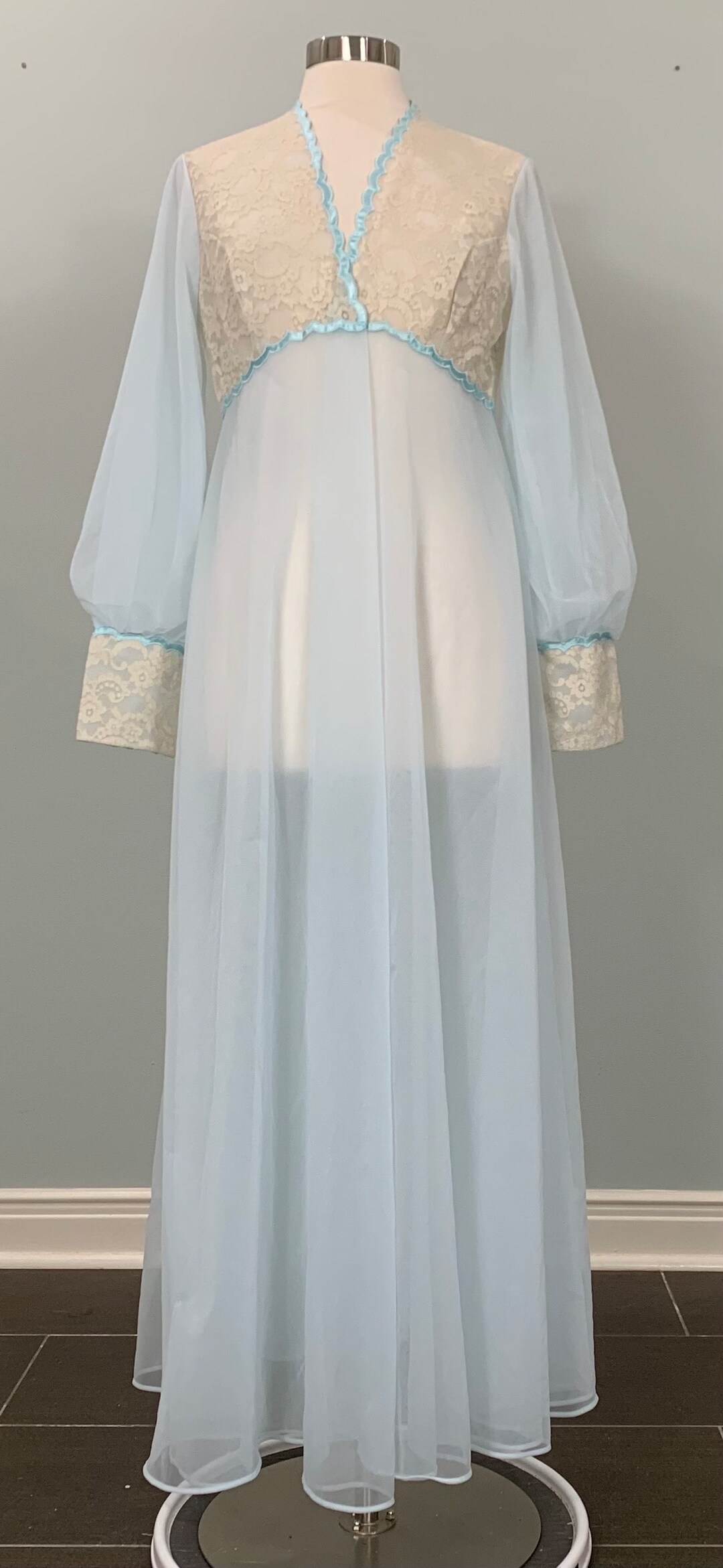 Pale Blue Lace Robe by Shadowline - up to Size 4/6 - 60s Blue and Beige ...