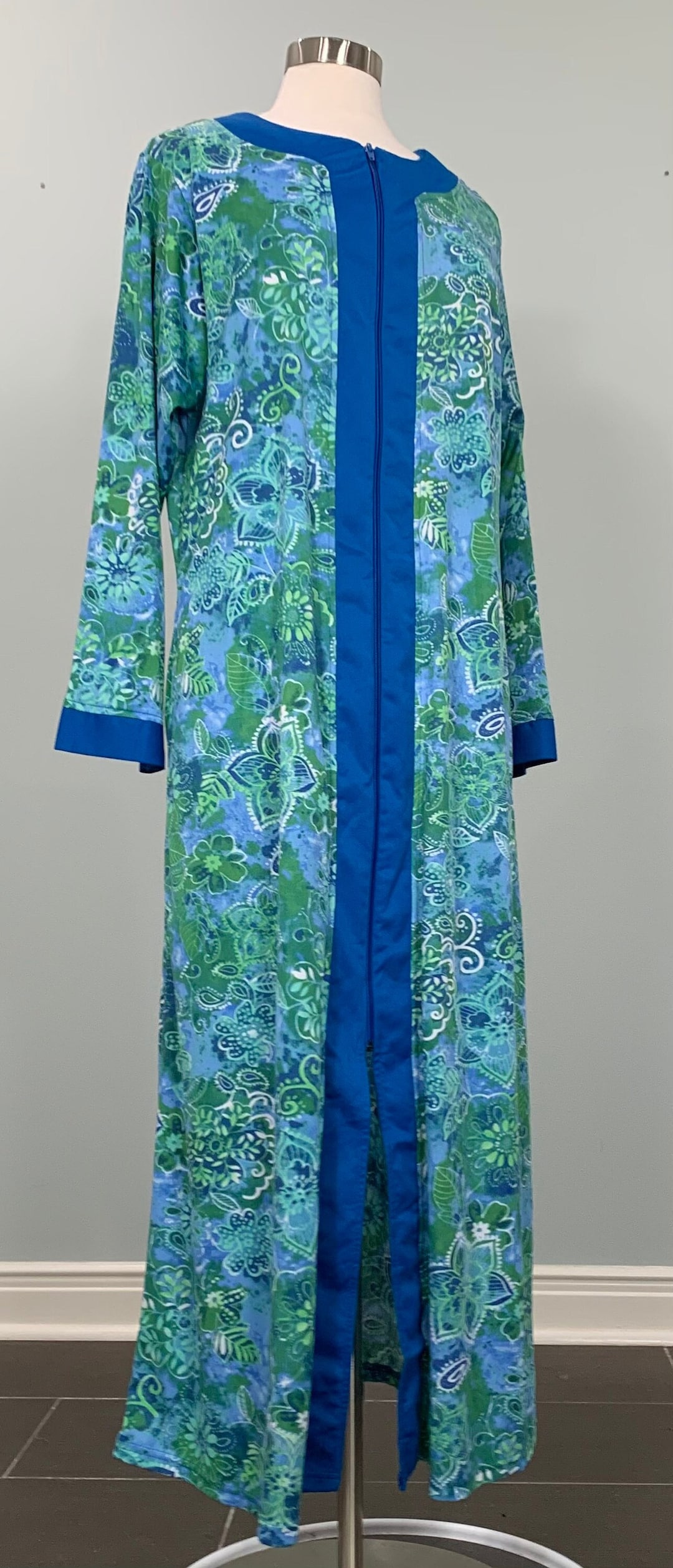Blue Floral Robe by Collections Etc. - Size 10/12 - 80s Blue and Green ...