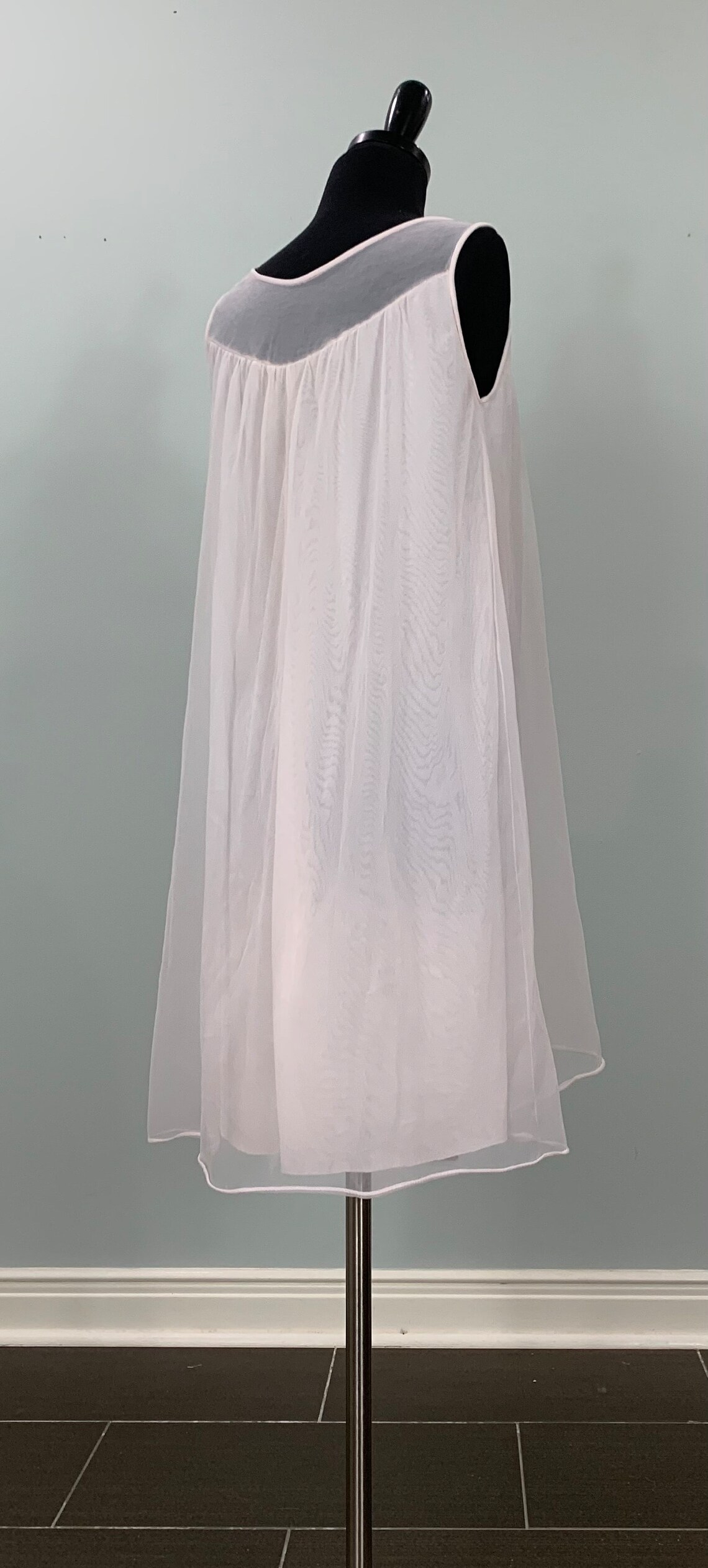 Light Pink Chiffon Nightie by Radcliffe - Size 4/6 - 60s Pink Chiffon ...