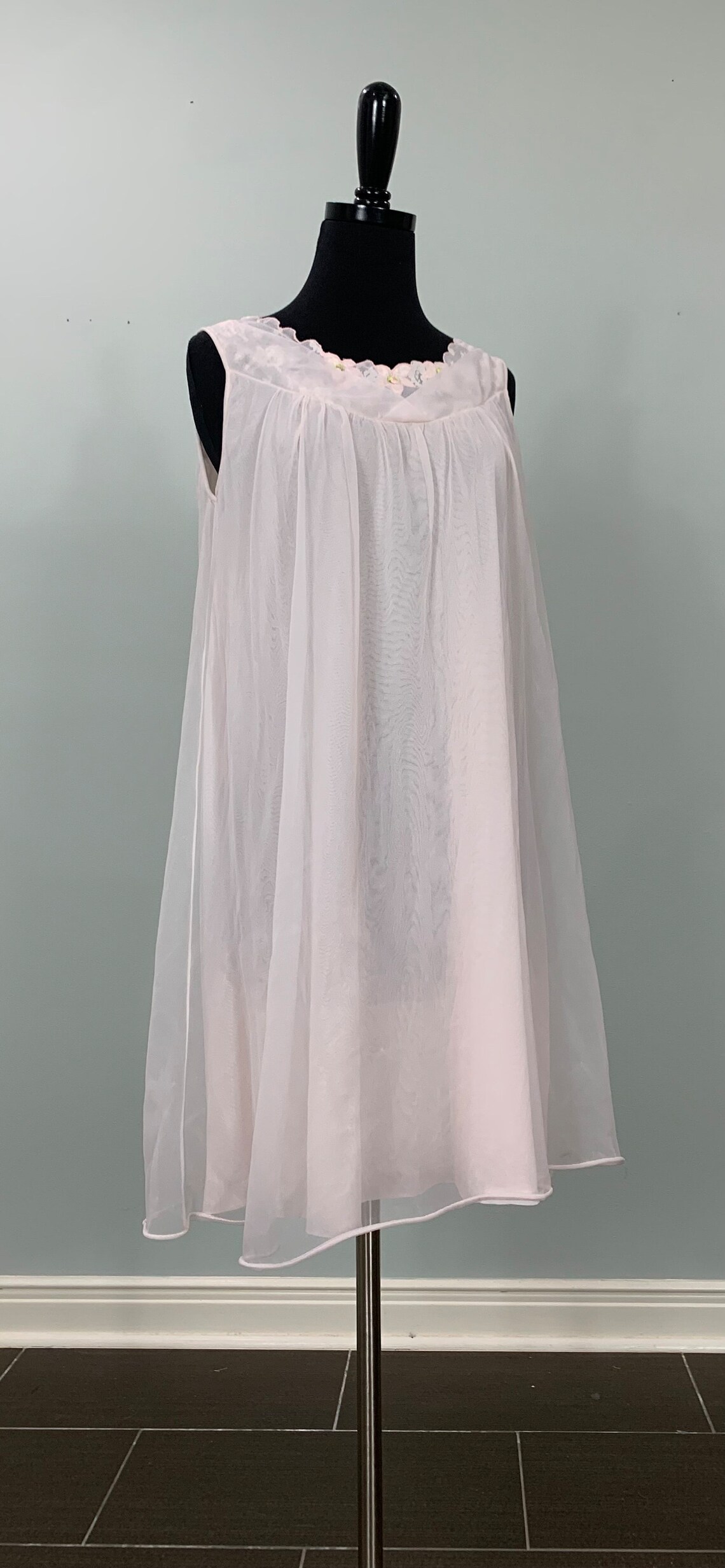 Light Pink Chiffon Nightie by Radcliffe - Size 4/6 - 60s Pink Chiffon ...