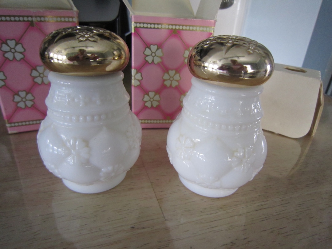 Avon NOS Powder Sachets Moonwind & Bird of Paradise Keepsake Milk Glass ...