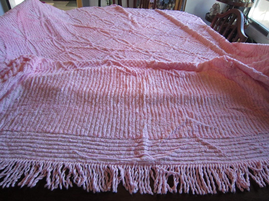 Full/double Size Chenille Bedspread, Pink Curved Bottom, Fringe, Figure ...