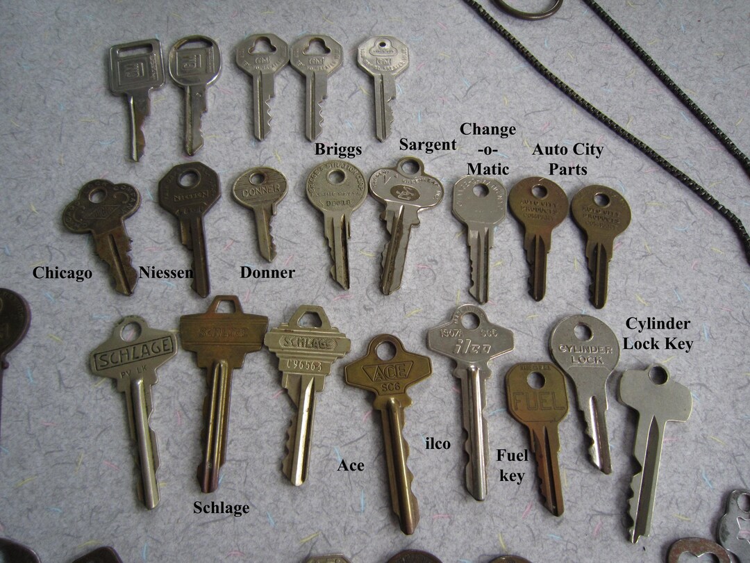Various Vintage Keys 30ct. Basco, Guild, Neissen, Briggs, Samsonite ...
