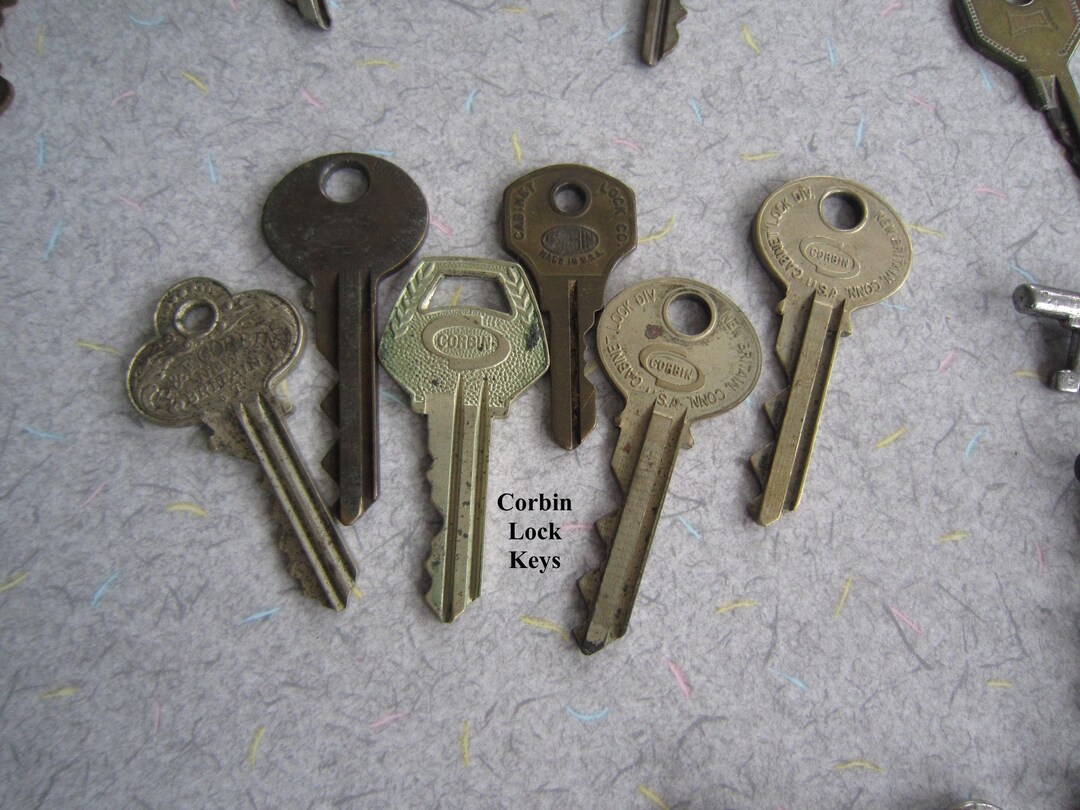 20 Vintage Keys, Various Makers, Yale, Cole, Hurd, Corbin, Independent ...