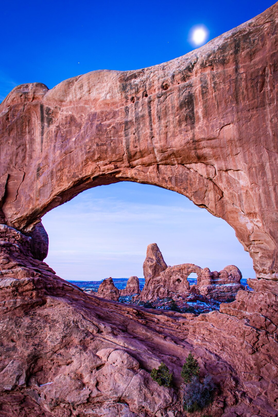 Moonlit Arch: Sunrise Turret & North Window Arches, Arches National ...