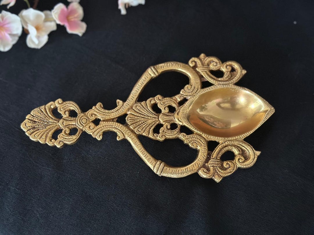 Brass Aarti Diya Spoon Tabel Diya Oil Wick Aarti Diya With Handle ...