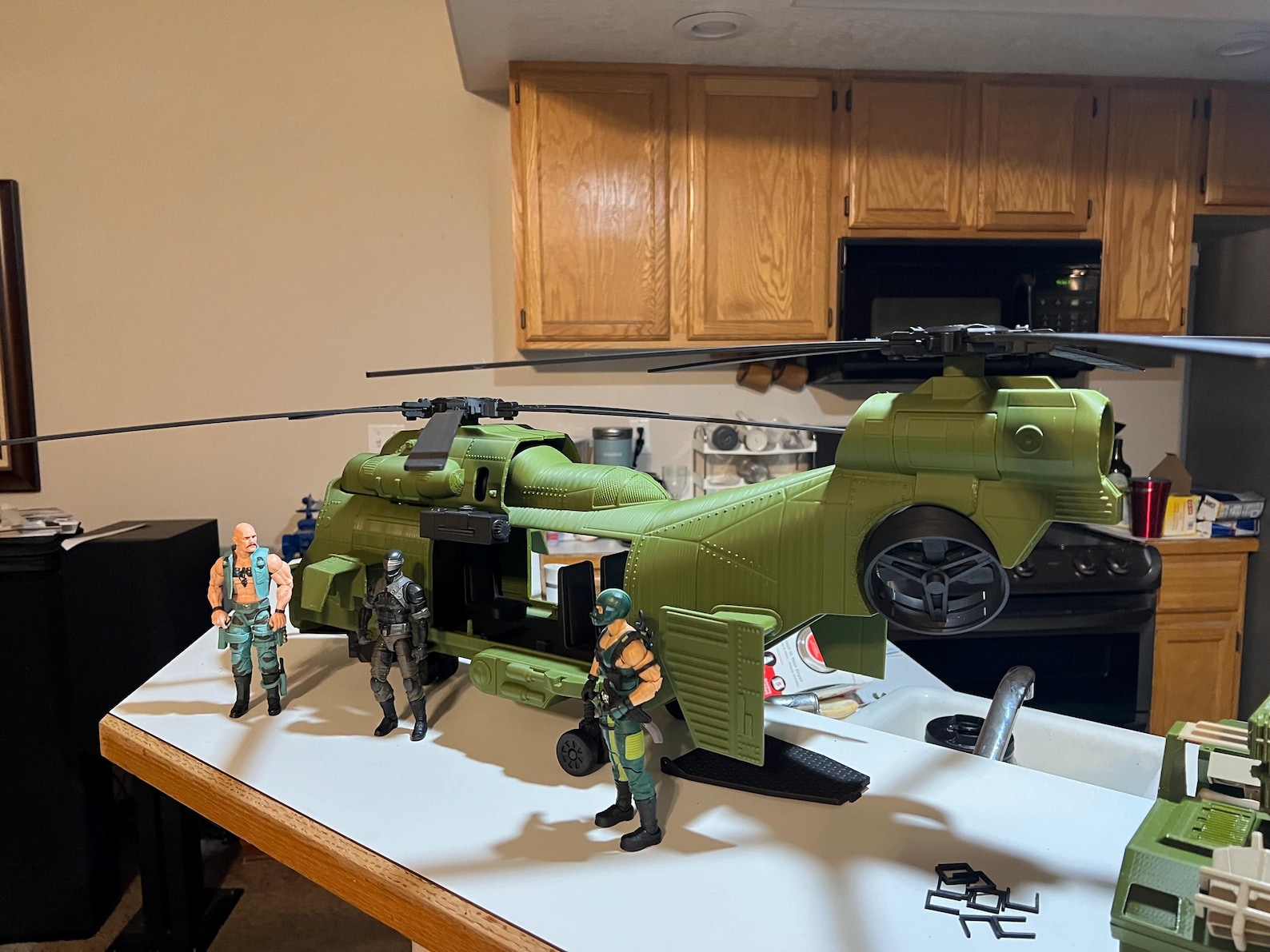 1/12 Scale Chinook Style Helicopter Model. (valaverse, Classified, ETC ...