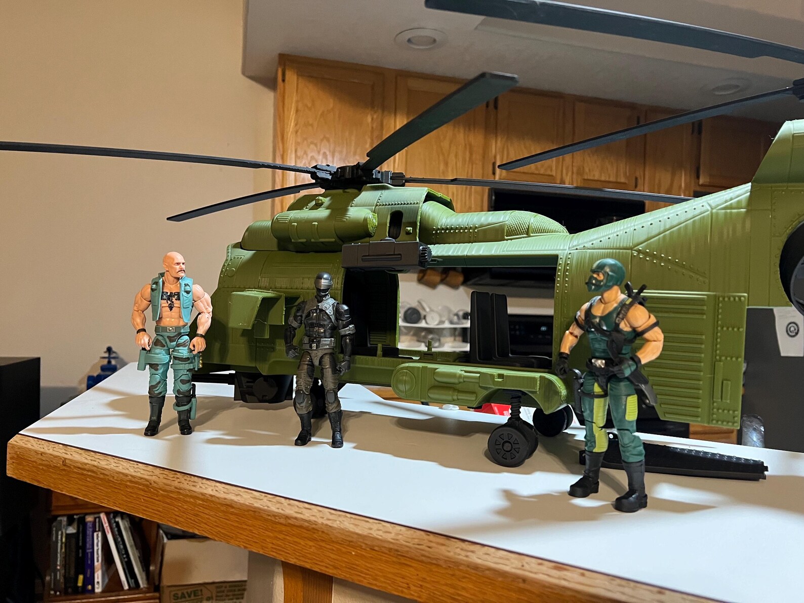 1/12 Scale Chinook Style Helicopter Model. (valaverse, Classified, ETC ...