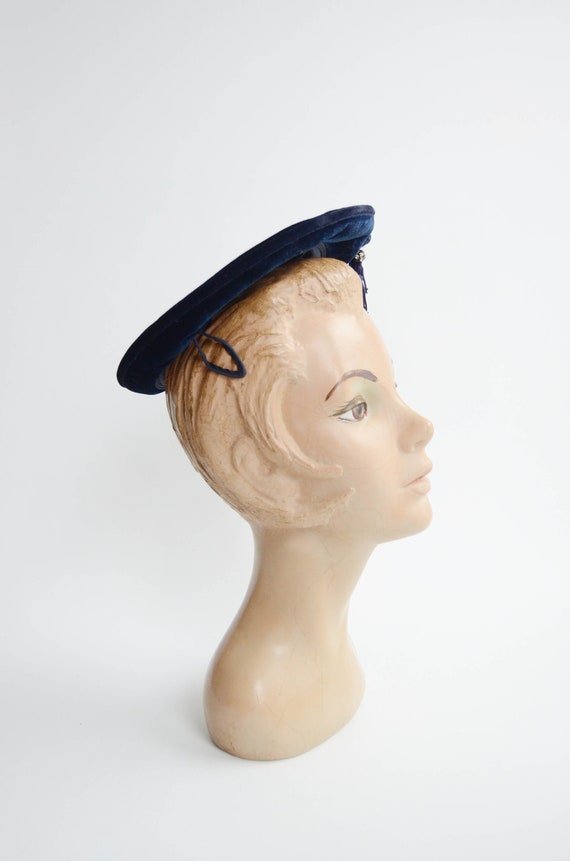 SALE 1950s Blue Velvet Hat - Gem