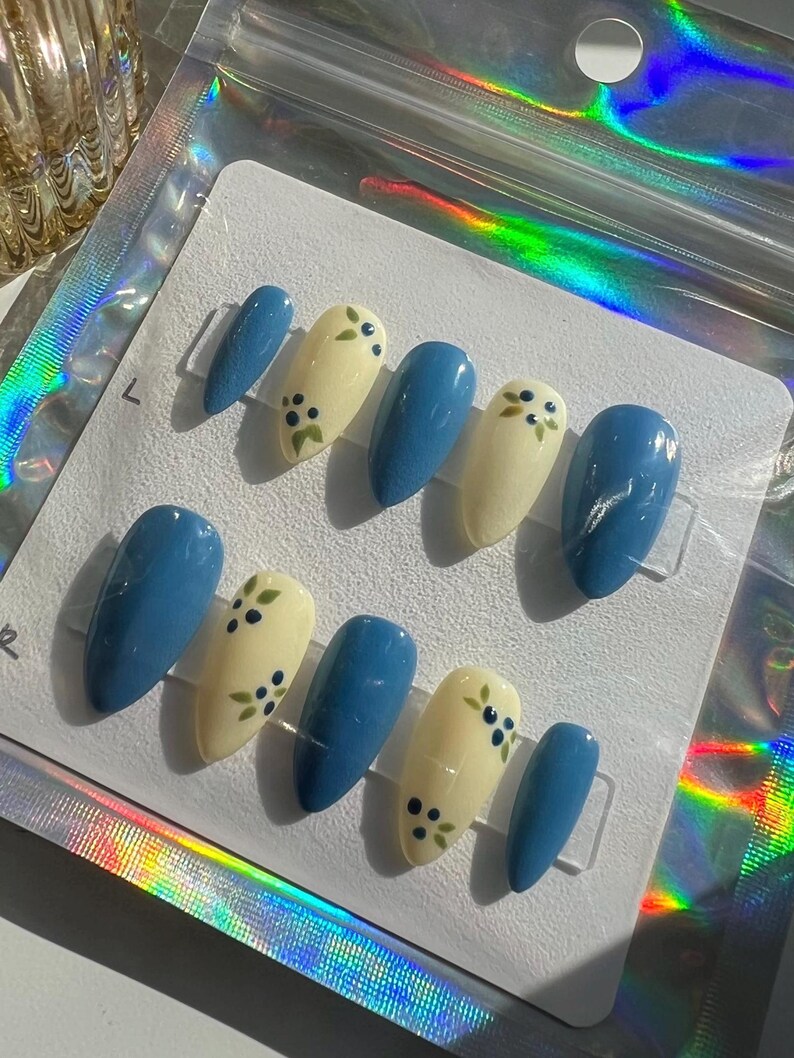 Blueberry Simple 24pc Nail Set | All Sizes Included | Reusable Press ...