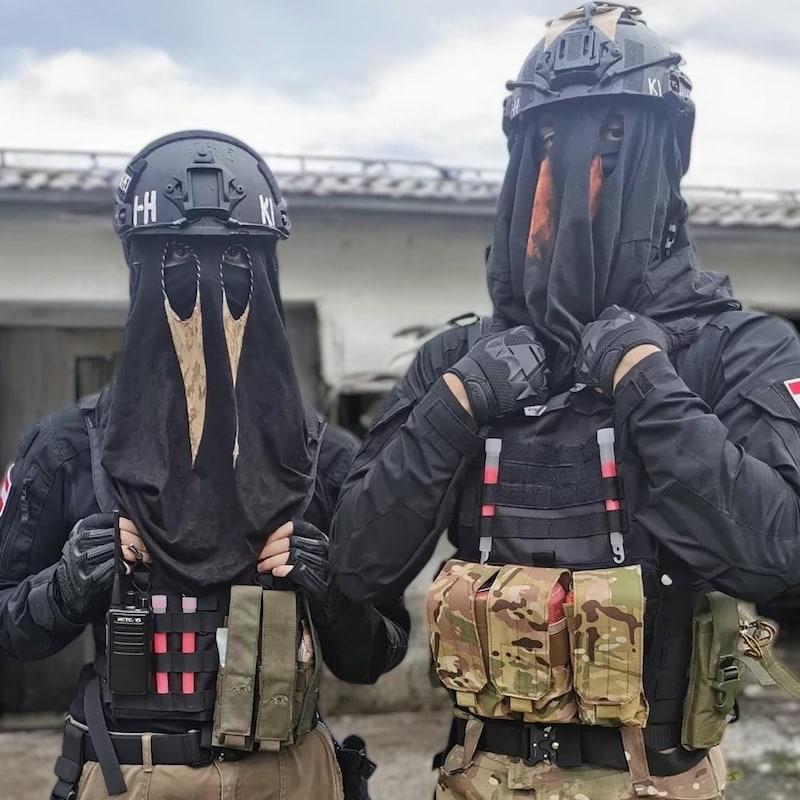 Konig Cosplay - Etsy