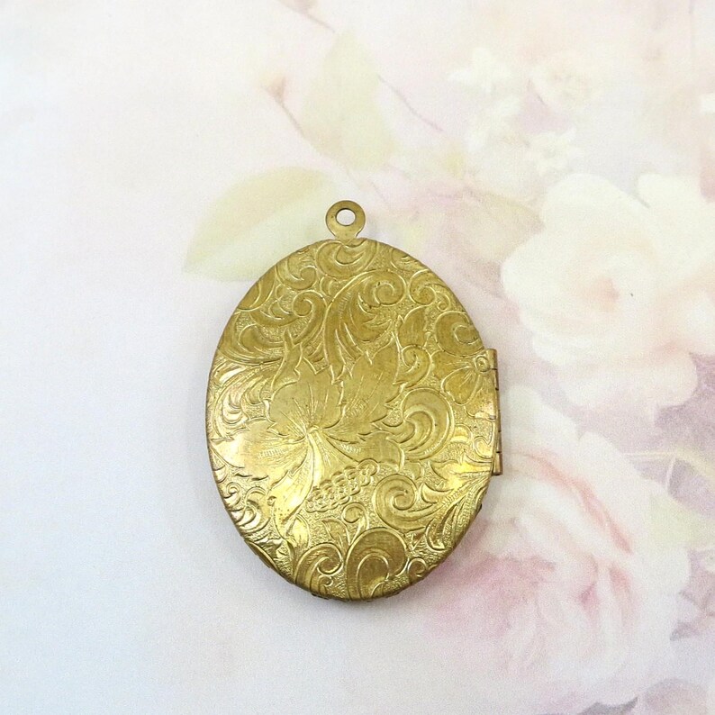 Vintage Brass Filigree Locket, Oval Locket, 47mm, 1 Piece - Etsy