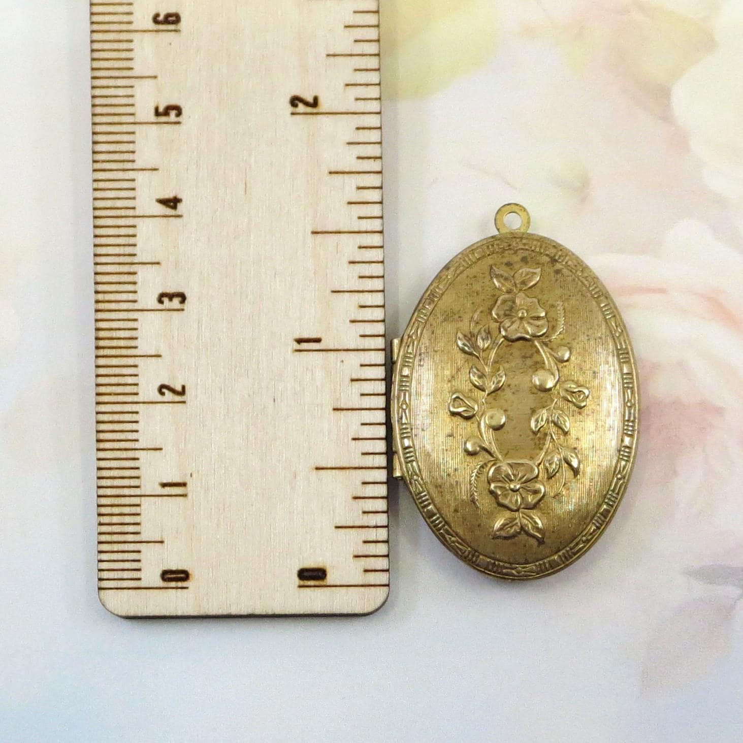 Brass Flower Locket, Oval Locket, Raw Brass, 1 Piece - Etsy