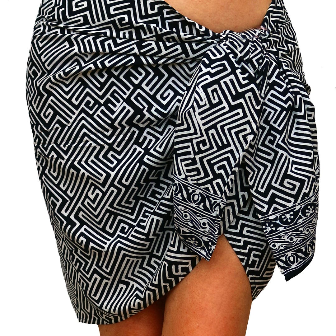 Black & Creamy White Short Beach Sarong - Handmade Batik Pareo - Short ...