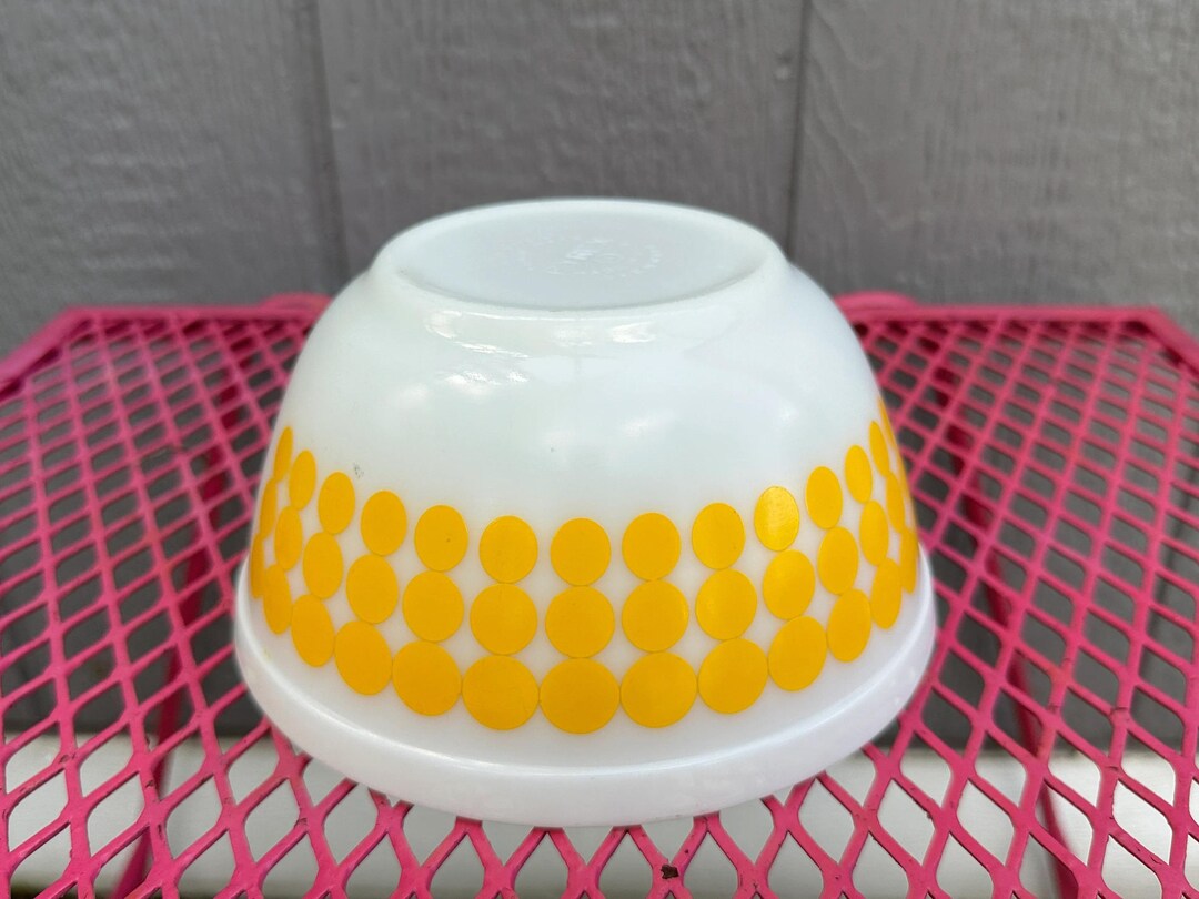 Vintage Pyrex Yellow New Dot / Polka Dot Mixing Bowl 402 - Etsy