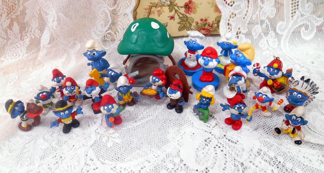 Large Collection of Vintage 1980's Smurfs, Smurf Figures, No Doubles ...