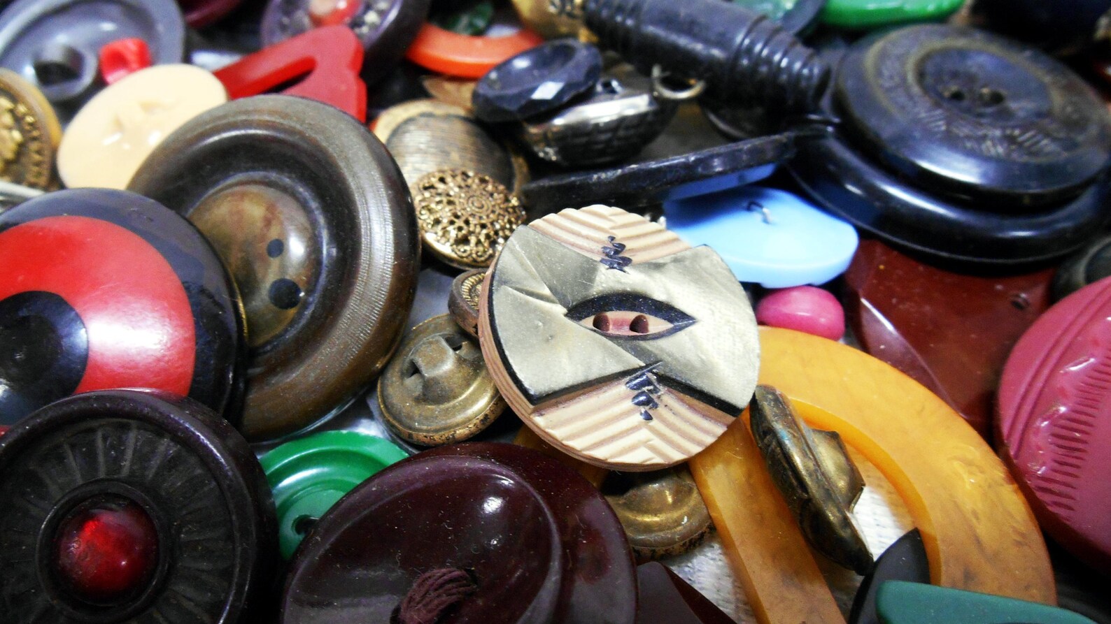 Amazing Collection of Very Vintage Bakelite Buttons & Notions in an Old ...