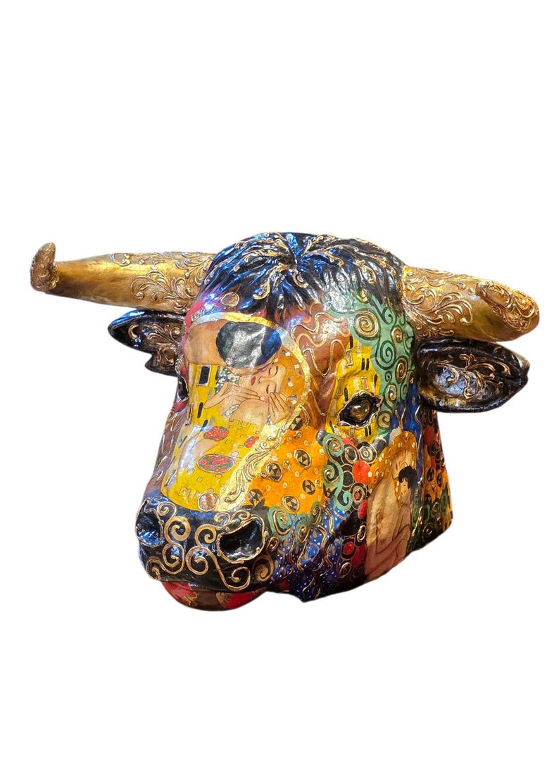 Scultura toro in cartapesta | Maschera toro Klimt | Maschera veneziana ...