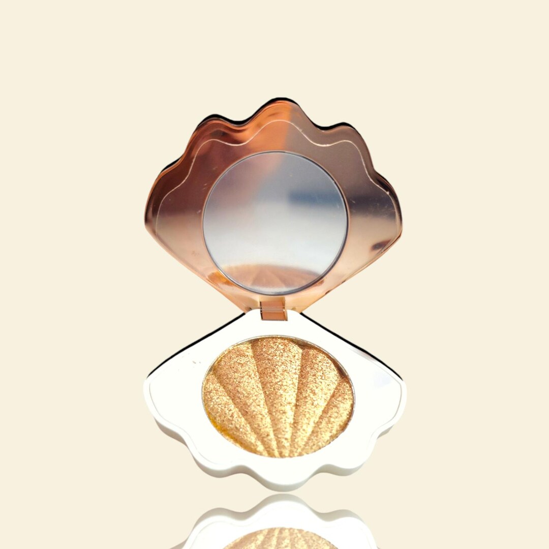 Shell Highlighter With Mushroom and Tear Drop Sponge - Etsy