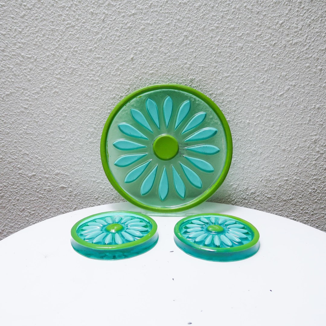 Vintage 1968 / 1969 Colorflo Lucite Flower Power Daisy Coaster Trivit ...