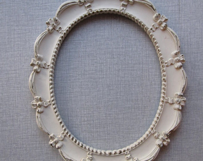 Ornate White SHABBY CHIC Vintage OVAL Frame - Etsy