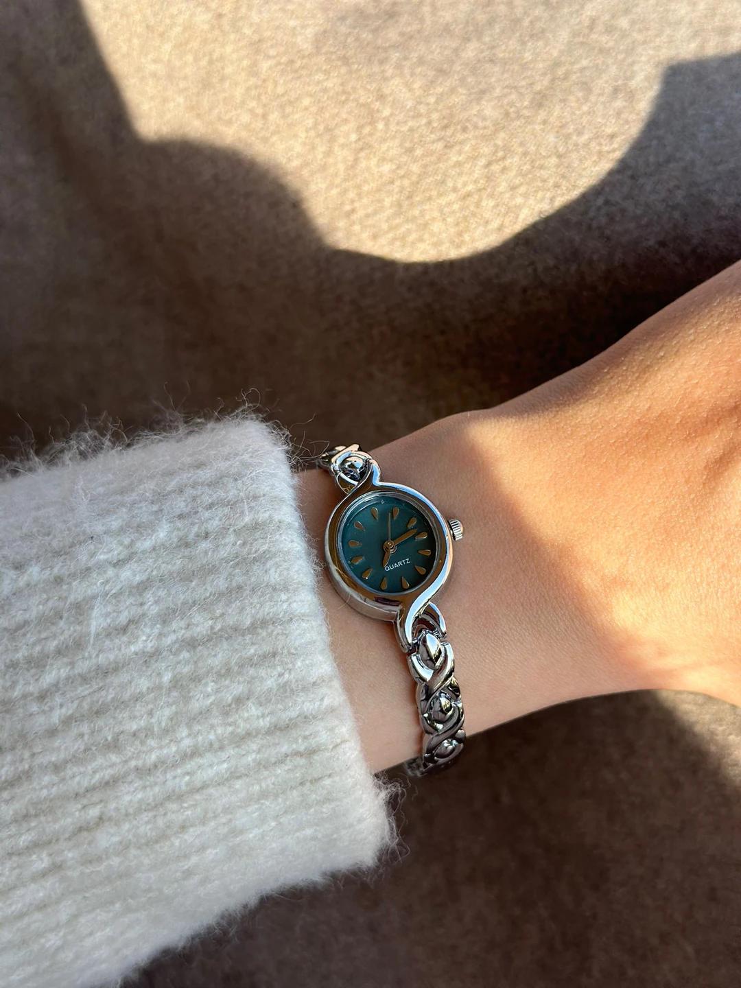 Vintage Watch, Gold Watch, Small Gold Wrist Watch, Vintage Women's ...