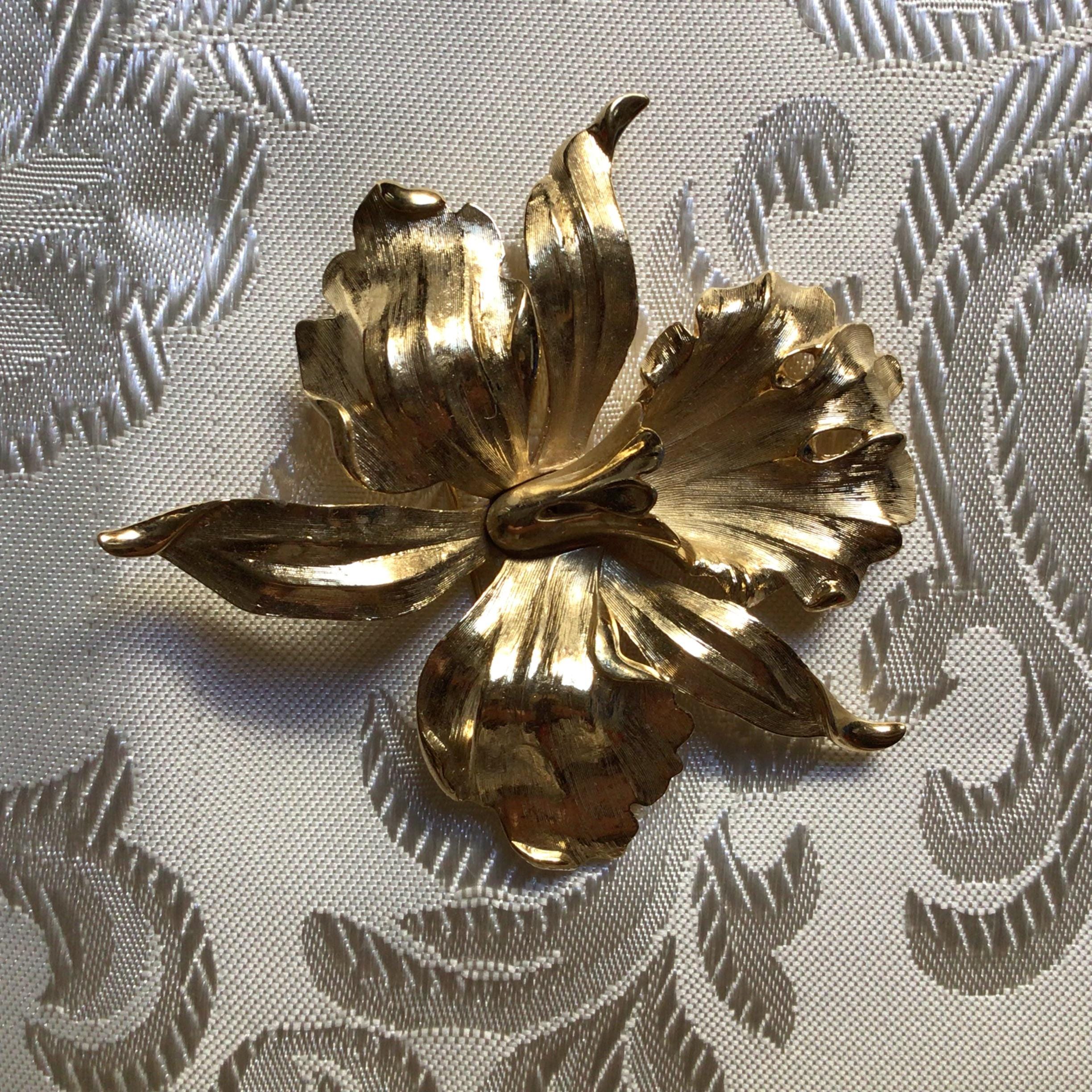 Vintage Signed TRIFARI T Gold Tone Big Orchid Flower Brooch/pin - Etsy