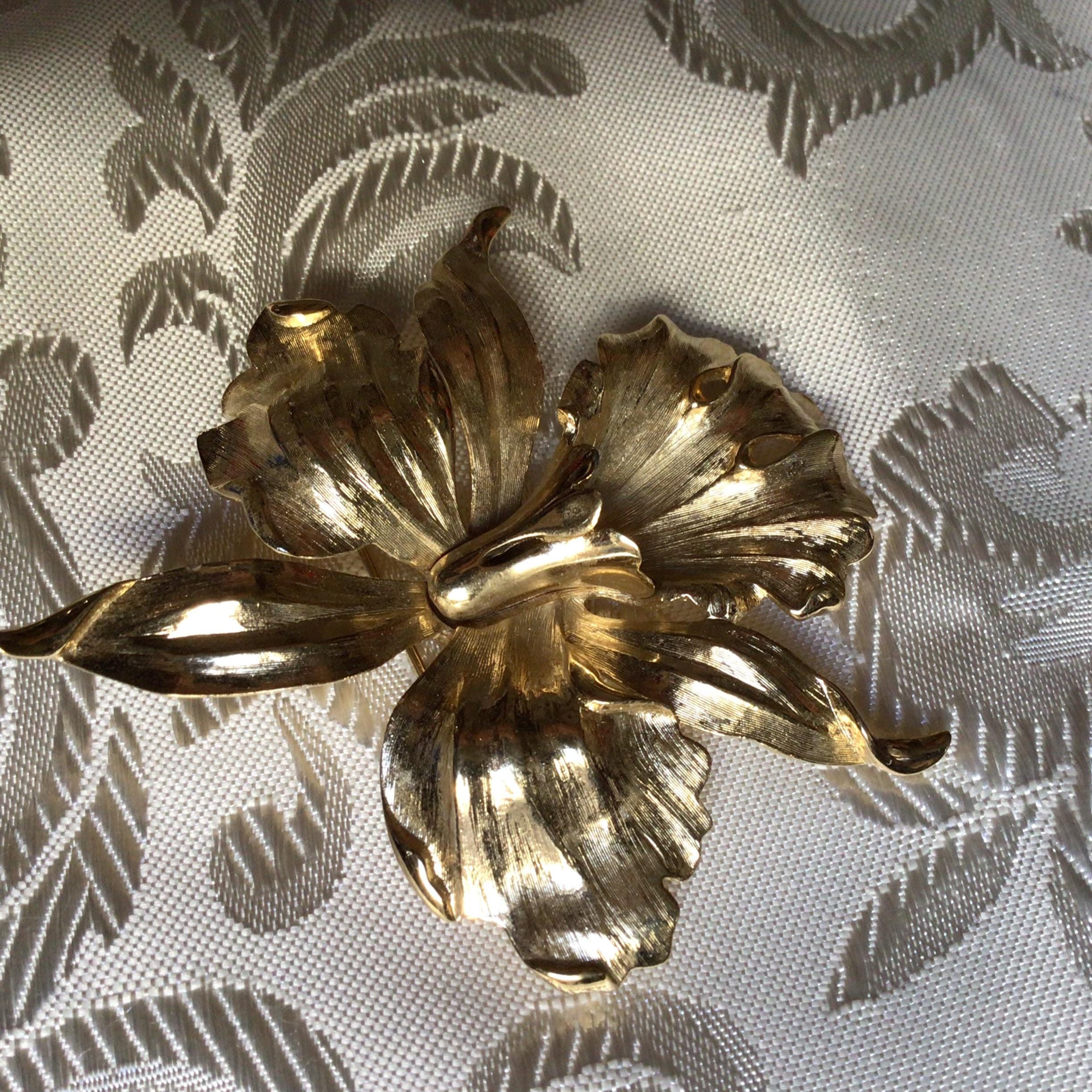Vintage Signed TRIFARI T Gold Tone Big Orchid Flower Brooch/pin - Etsy