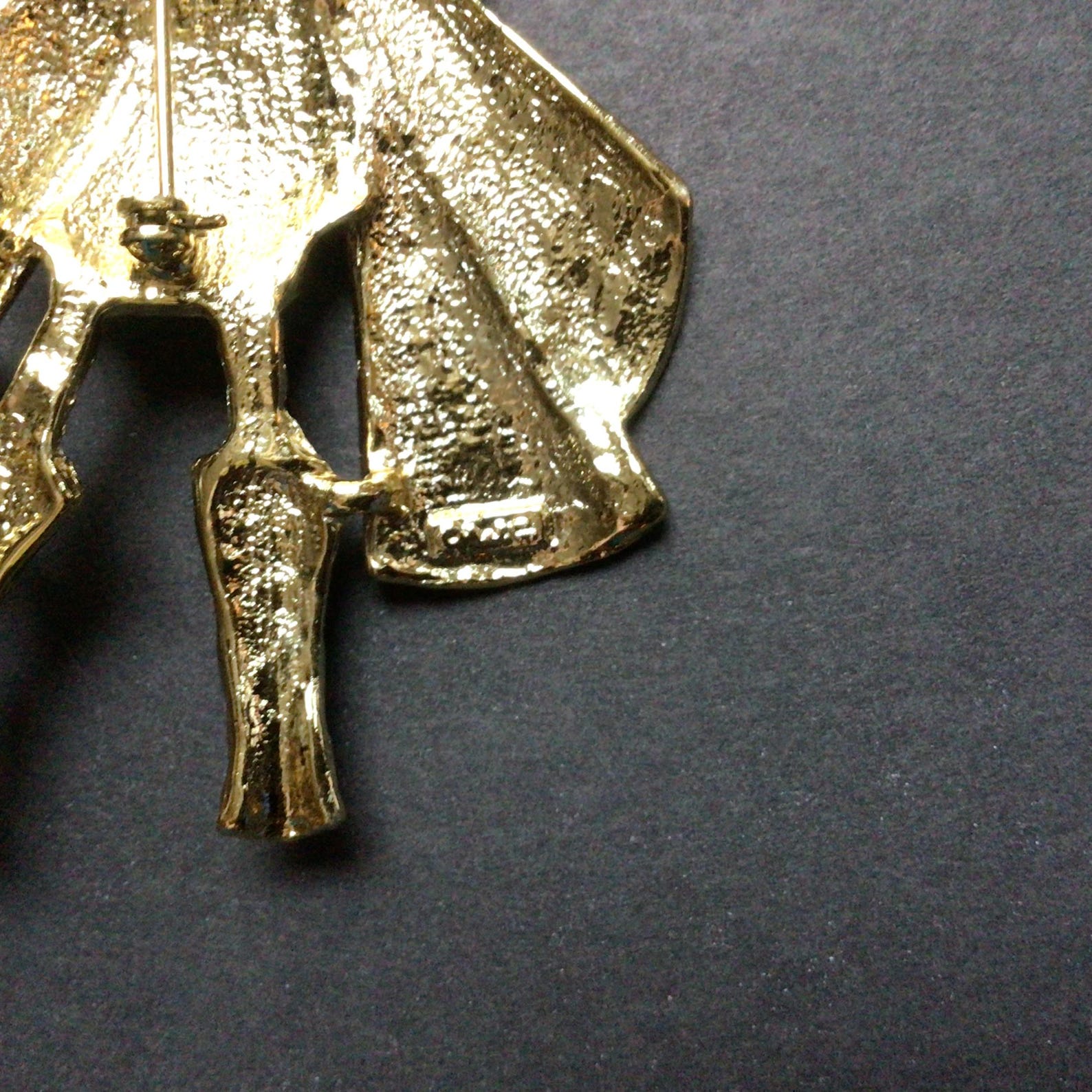 Vintage AJC Gold-tone Knight Brooch - Medieval Warrior Pin - Detailed ...