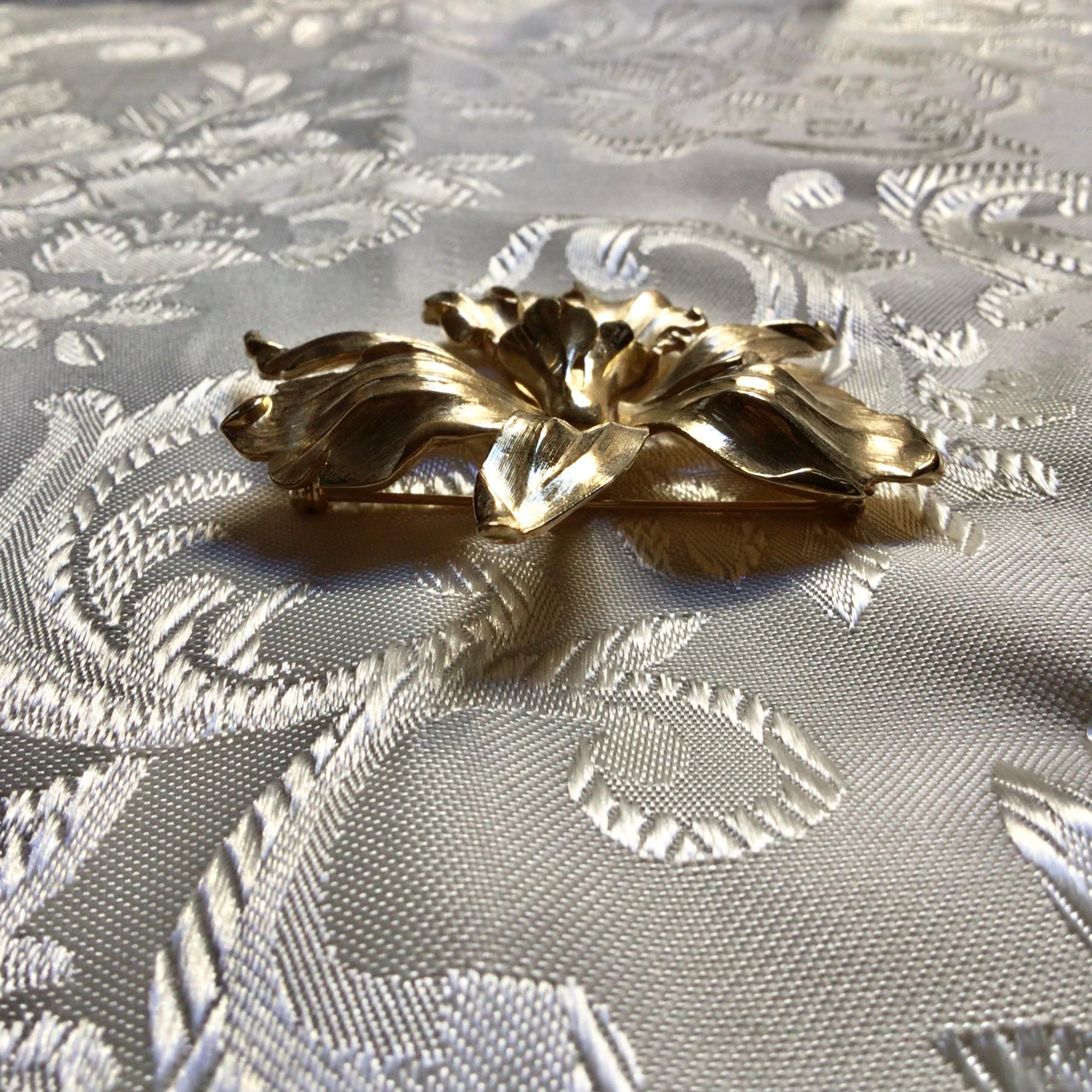 Vintage Signed TRIFARI T Gold Tone Big Orchid Flower Brooch/pin - Etsy