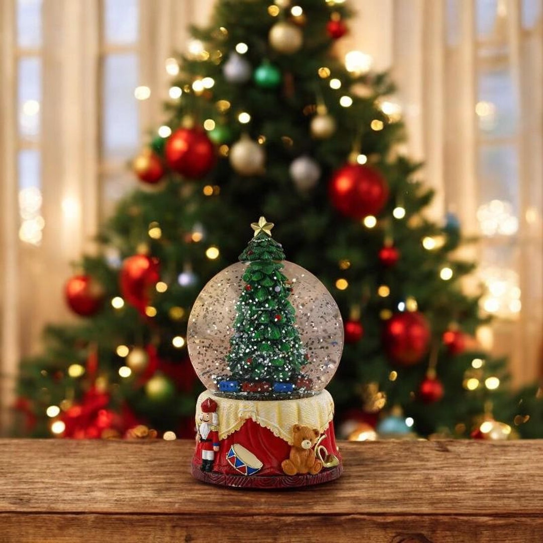 Christmas Snow Globe - Christmas Crystal Ball Holiday and Snow Figures ...