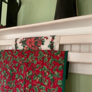 Double Hanging Quilt Rack , Blanket Wall Shelf , Plate and Quilt Hanger ...