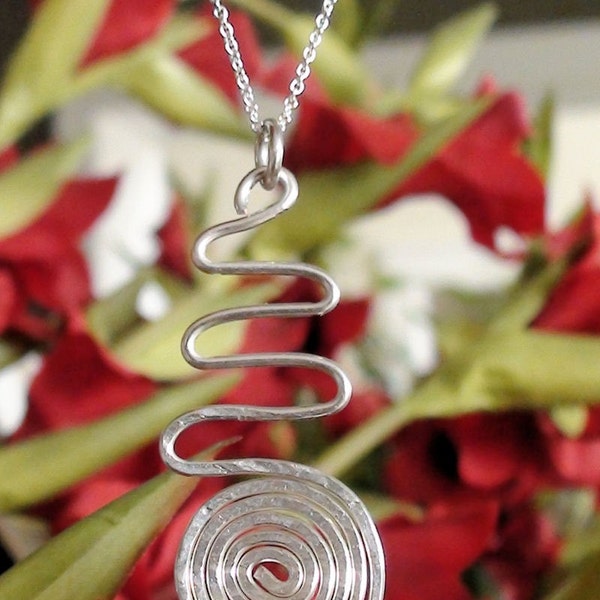 Wire Swirl Necklace - Etsy