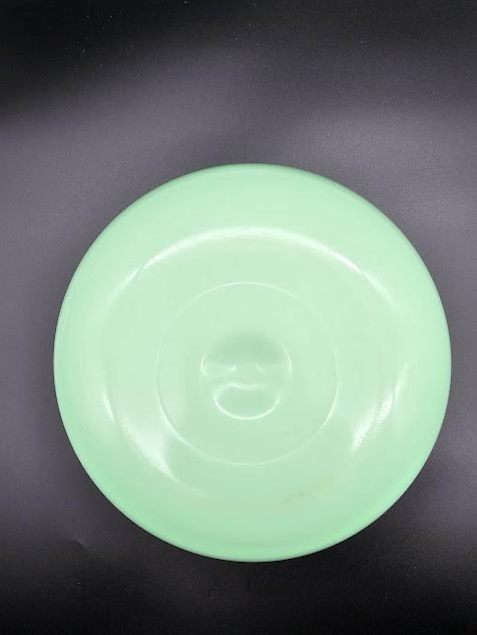 Vintage 10-inch Jadeite-style Uranium Glass Mixing Bowl Glows Under UV ...