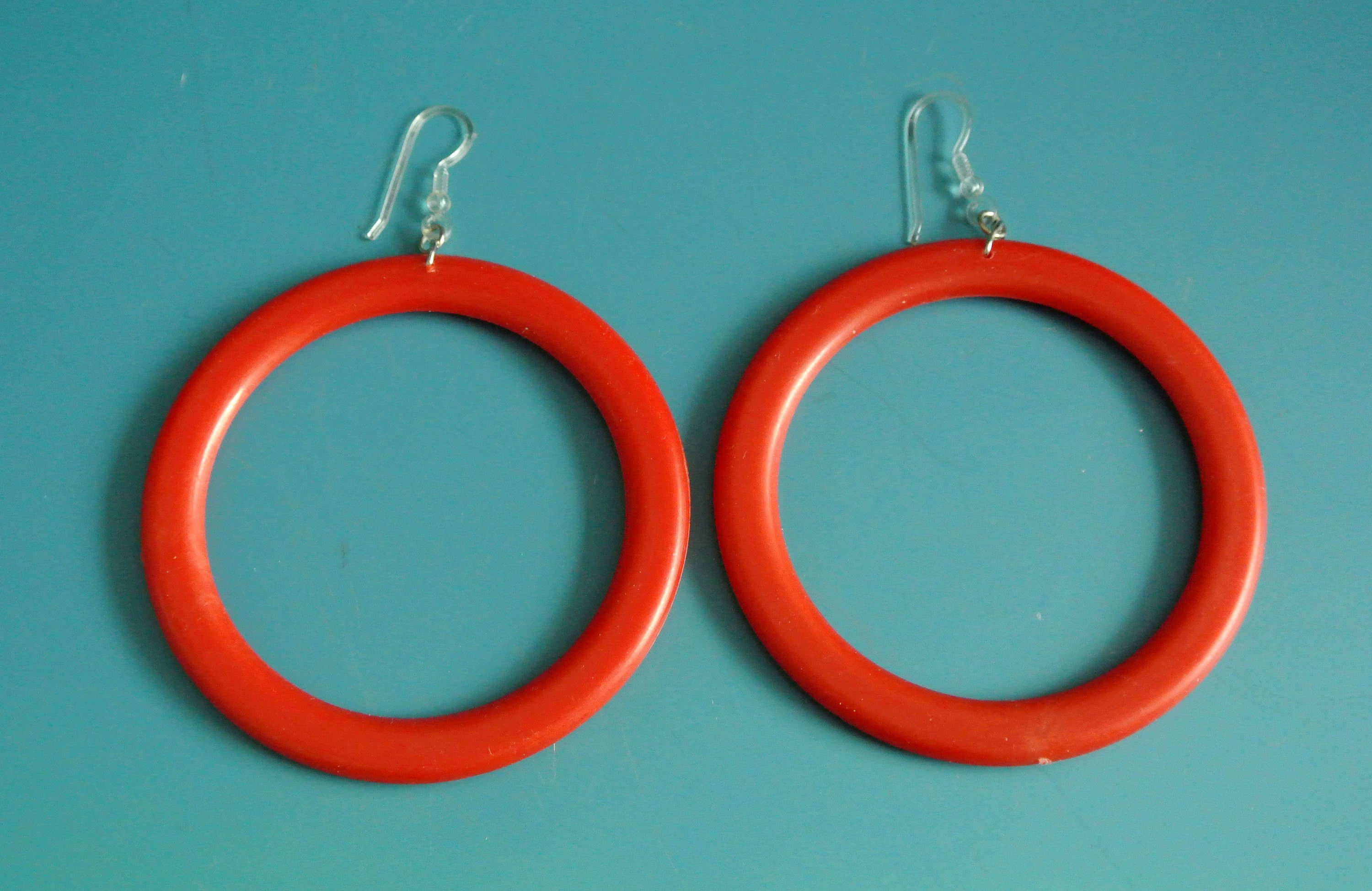 NORDICARTVINTAGE X Large Vintage 1980s Round Red Plastic Dangle Ring Earrings with Non allergic Plastic Earhooks