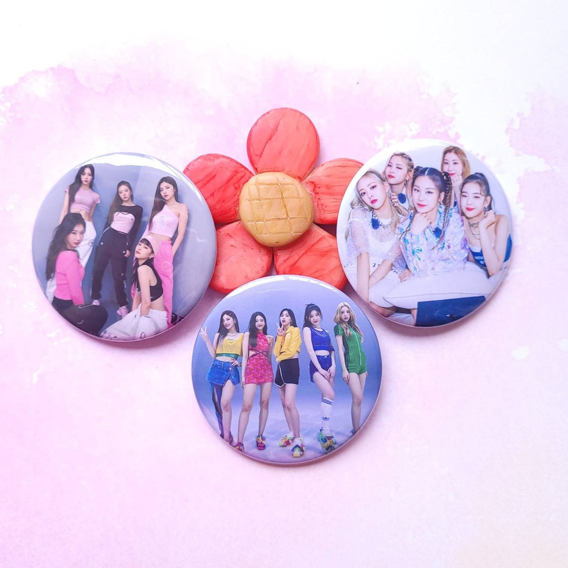 Itzy Pins Button Pins Itzy Merch Buttons for Women Kpop - Etsy
