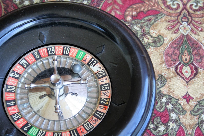 Decorative Vintage Lowe Roulette Game/wheel - Etsy