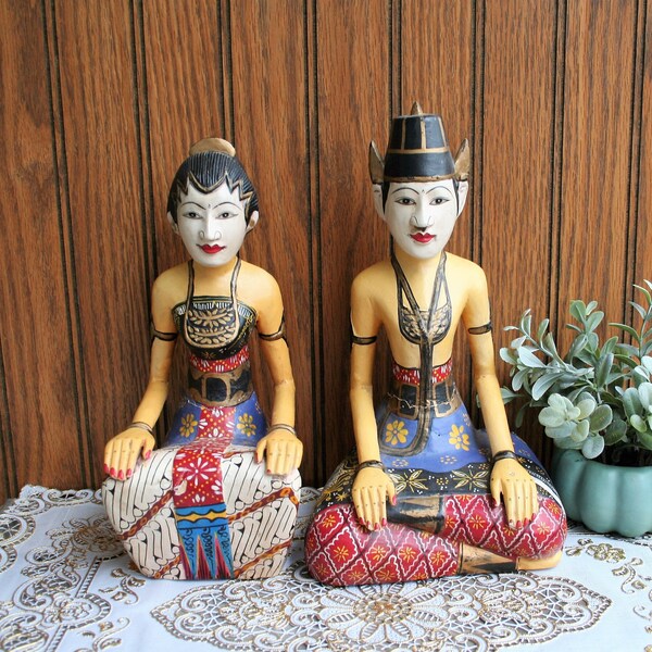 Bride and Groom Statues - Etsy