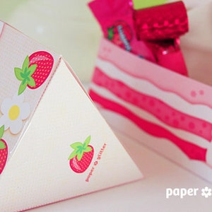 Strawberry Shortcake Paper Cake Slice in PINKS Favor Baking Party Box ...