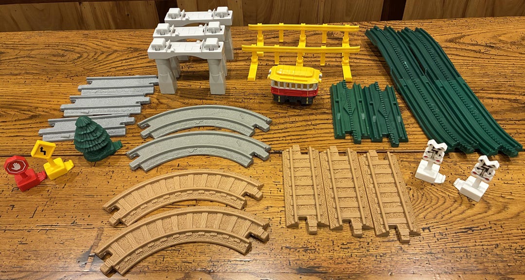 Fisher Price Geo Trax Special Track Pack 25 Pieces Signs Bridge Tracks ...