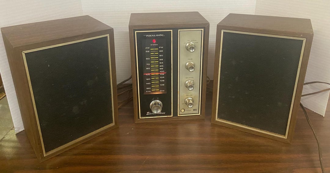 Vintage 1970s Realistic Audio Receiver System With 2 Matching Speakers ...
