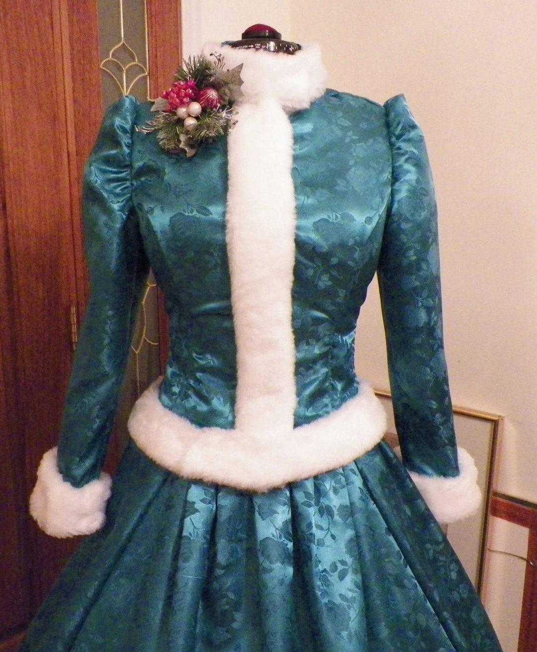 White Christmas Holiday Carolers Dickens Victorian Dress Costume ...
